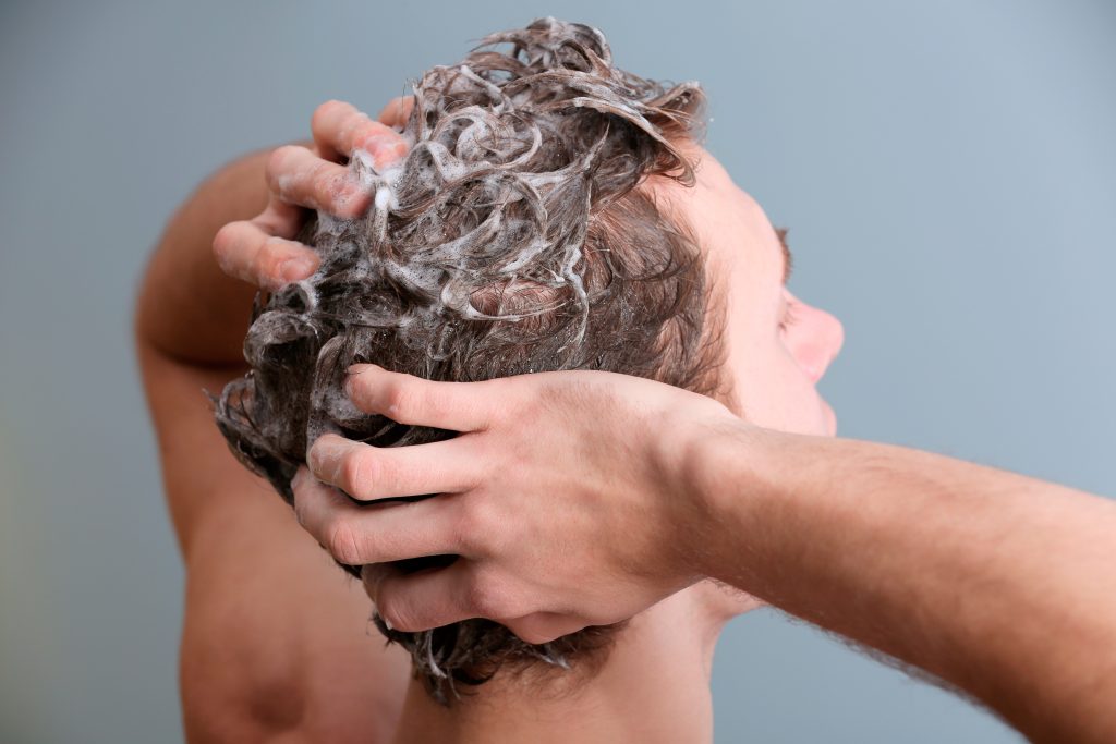 ¿Hay que lavarse el pelo cada día? - Farmaceuticonline